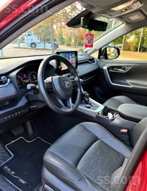 Red Toyota RAV4 2024 in Riga, with an engine capacity of 2.40 L and mileage of 38 thousand km for 39500 €, photo 13 on AUTOMOTO.COM.LV