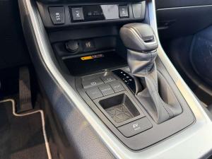 Sarkans Toyota RAV4 2025 Šauļi, ar dzinēja tilpumu 2.49 L un nobraukumu 12 tūkst. km par 39500 €, foto 16 vietnē AUTOMOTO.COM.LV