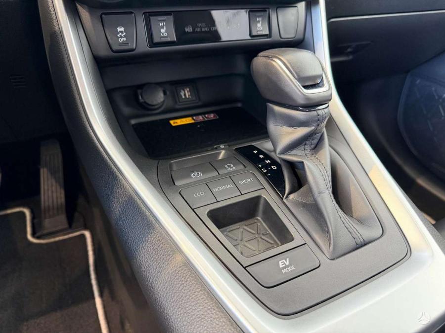 Sarkans Toyota RAV4 2025 Šauļi, ar dzinēja tilpumu 2.49 L un nobraukumu 12 tūkst. km par 39500 €, foto 16 vietnē AUTOMOTO.COM.LV