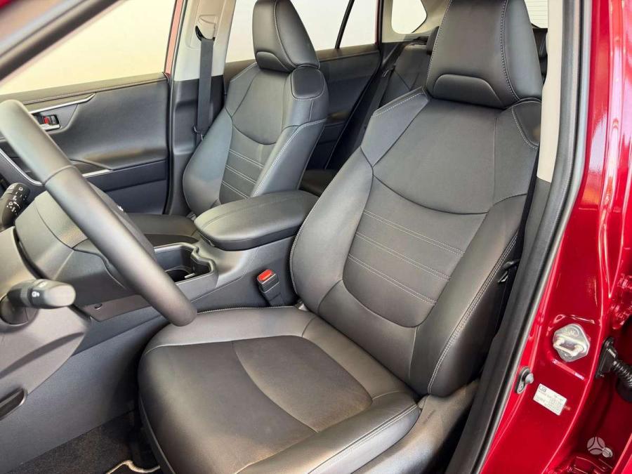 Sarkans Toyota RAV4 2025 Šauļi, ar dzinēja tilpumu 2.49 L un nobraukumu 12 tūkst. km par 39500 €, foto 24 vietnē AUTOMOTO.COM.LV