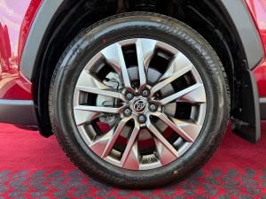 Sarkans Toyota RAV4 2025 Šauļi, ar dzinēja tilpumu 2.49 L un nobraukumu 12 tūkst. km par 39500 €, foto 27 vietnē AUTOMOTO.COM.LV