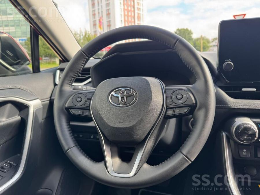 Red Toyota RAV4 2025 in Jekabpils, with an engine capacity of 2.50 L and mileage of 12 thousand km for 38300 €, photo 8 on AUTOMOTO.COM.LV
