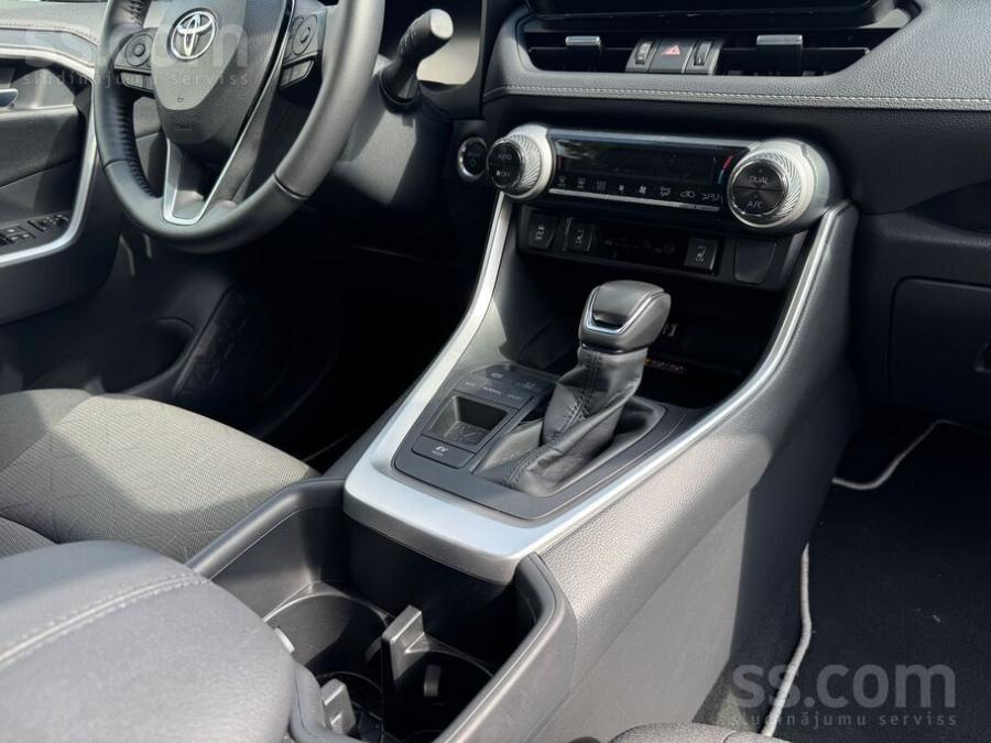 Red Toyota RAV4 2025 in Jekabpils, with an engine capacity of 2.50 L and mileage of 12 thousand km for 38300 €, photo 21 on AUTOMOTO.COM.LV