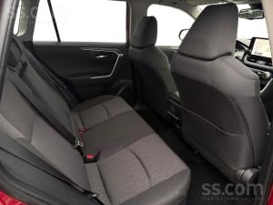 Red Toyota RAV4 2025 in Riga, with an engine capacity of 2.50 L and mileage of 33 thousand km for 36590 €, photo 8 on AUTOMOTO.COM.LV