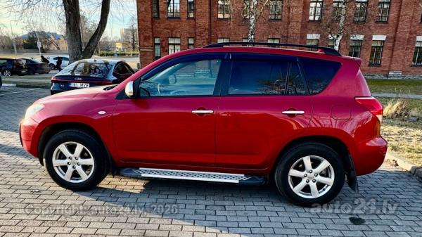 Red Toyota RAV4 2009 in Tallinn, with an engine capacity of 2.00 L and mileage of 167 thousand km for 7999 €, photo 8 on AUTOMOTO.COM.LV