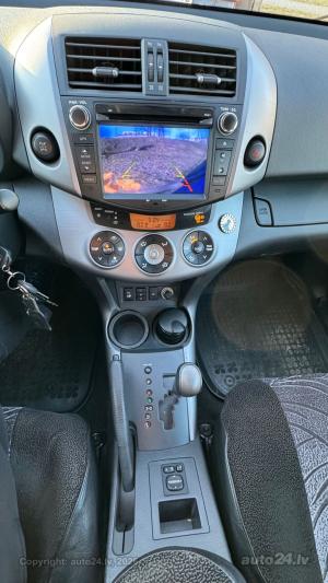 Sarkans Toyota RAV4 2009 Tallina, ar dzinēja tilpumu 2.00 L un nobraukumu 167 tūkst. km par 7999 €, foto 15 vietnē AUTOMOTO.COM.LV