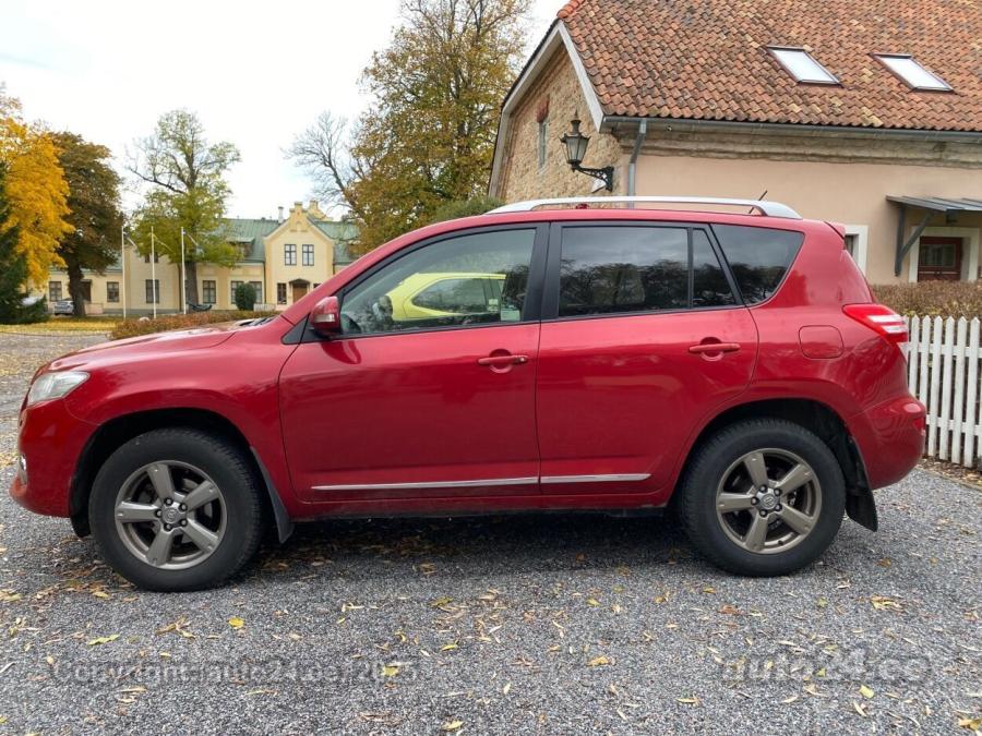 Red Toyota RAV4 2013 in Tallinn, with an engine capacity of 2.00 L and mileage of 230 thousand km for 8990 €, photo 3 on AUTOMOTO.COM.LV