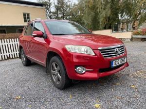 Sarkans Toyota RAV4 2013 Tallina, ar dzinēja tilpumu 2.00 L un nobraukumu 230 tūkst. km par 8500 €, foto  vietnē AUTOMOTO.COM.LV