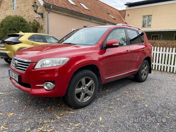 Red Toyota RAV4 2013 in Tallinn, with an engine capacity of 2.00 L and mileage of 230 thousand km for 8500 €, photo 5 on AUTOMOTO.COM.LV