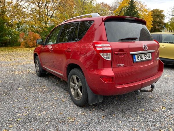 Red Toyota RAV4 2013 in Tallinn, with an engine capacity of 2.00 L and mileage of 230 thousand km for 8500 €, photo 7 on AUTOMOTO.COM.LV