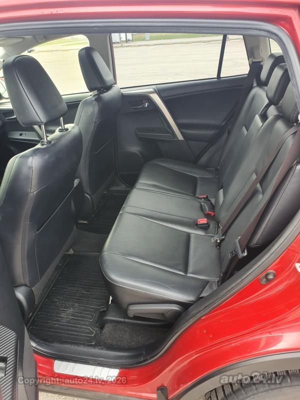 Red Toyota RAV4 2013 in Tallinn, with an engine capacity of 2.00 L and mileage of 188 thousand km for 14000 €, photo 10 on AUTOMOTO.COM.LV