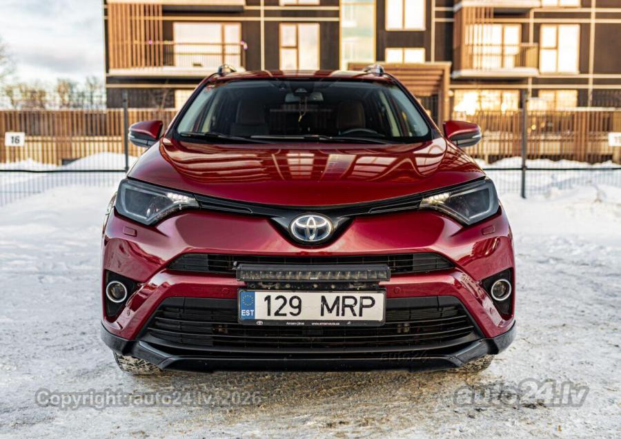 Red Toyota RAV4 2017 in Tallinn, with an engine capacity of 2.50 L and mileage of 199 thousand km for 19499 €, photo 1 on AUTOMOTO.COM.LV