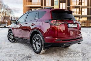 Red Toyota RAV4 2017 in Tallinn, with an engine capacity of 2.50 L and mileage of 199 thousand km for 19499 €, photo 6 on AUTOMOTO.COM.LV