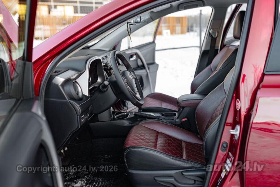 Red Toyota RAV4 2017 in Tallinn, with an engine capacity of 2.50 L and mileage of 199 thousand km for 19499 €, photo 13 on AUTOMOTO.COM.LV