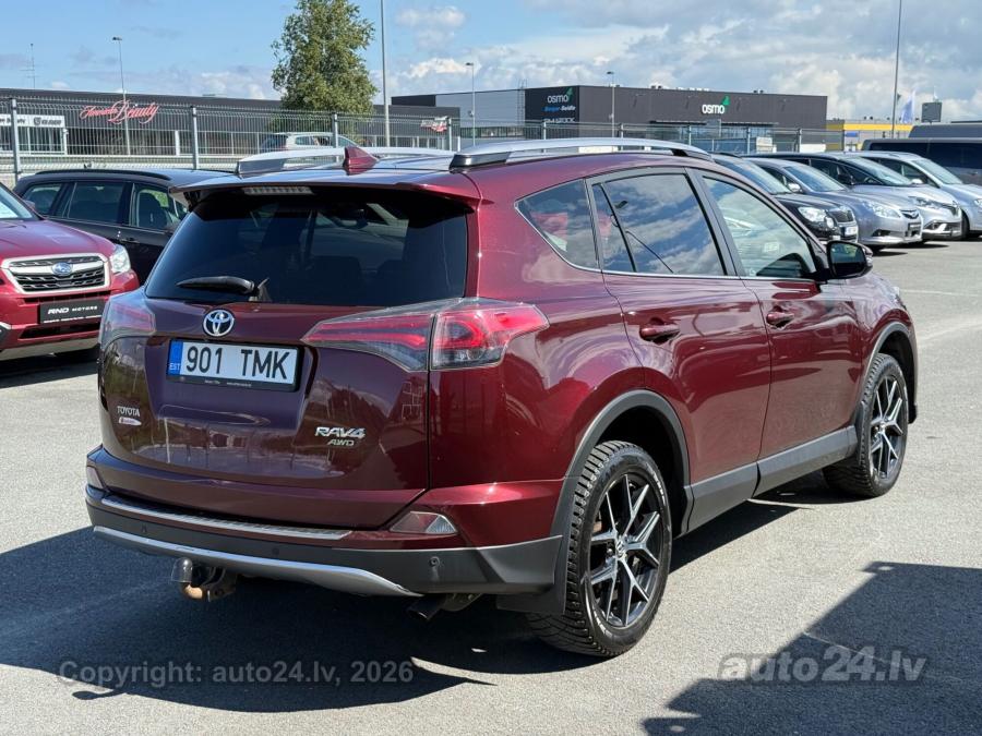 Красный Тойота РАВ 4 2017 в Таллин, объемом двигателя 2.00 л и пробегом 197 тыс. км за 13990 €, фото 3 на AUTOMOTO.COM.LV