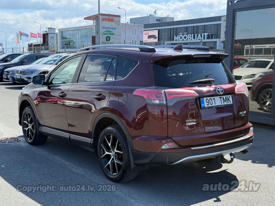 Красный Тойота РАВ 4 2017 в Таллин, объемом двигателя 2.00 л и пробегом 197 тыс. км за 13990 €, фото 5 на AUTOMOTO.COM.LV