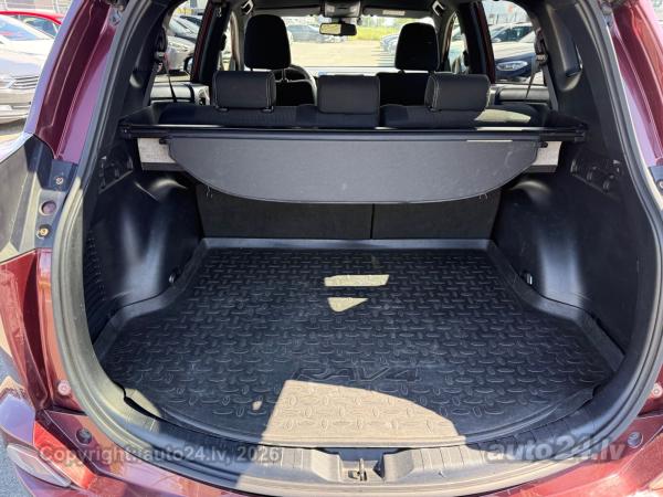 Red Toyota RAV4 2017 in Tallinn, with an engine capacity of 2.00 L and mileage of 197 thousand km for 13990 €, photo 10 on AUTOMOTO.COM.LV