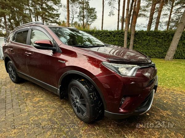 Sarkans Toyota RAV4 2017 Tallina, ar dzinēja tilpumu 2.50 L un nobraukumu 70 tūkst. km par 25000 €, foto 1 vietnē AUTOMOTO.COM.LV