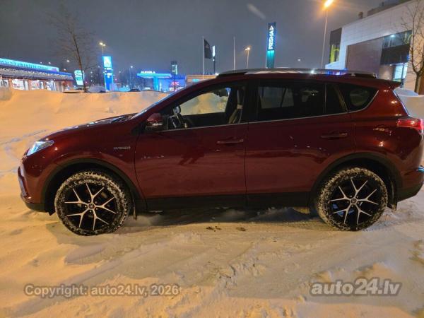 Sarkans Toyota RAV4 2018 Tallina, ar dzinēja tilpumu 2.50 L un nobraukumu 99 tūkst. km par 19000 €, foto 2 vietnē AUTOMOTO.COM.LV