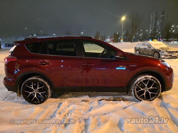 Sarkans Toyota RAV4 2018 Tallina, ar dzinēja tilpumu 2.50 L un nobraukumu 99 tūkst. km par 19000 €, foto 6 vietnē AUTOMOTO.COM.LV