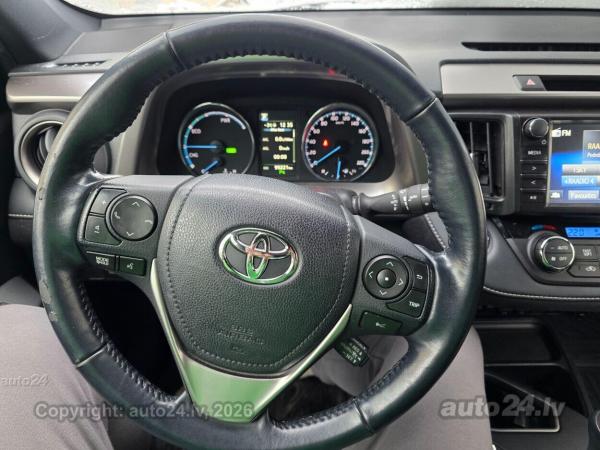 Sarkans Toyota RAV4 2018 Tallina, ar dzinēja tilpumu 2.50 L un nobraukumu 99 tūkst. km par 19000 €, foto 10 vietnē AUTOMOTO.COM.LV