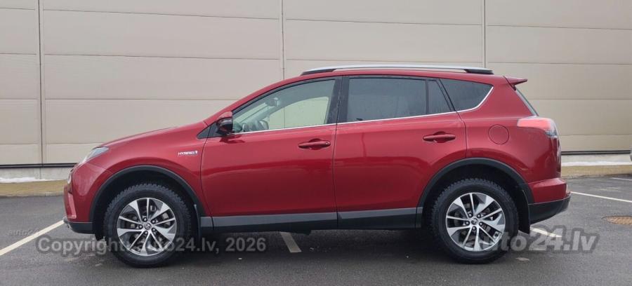 Sarkans Toyota RAV4 2018 Tallina, ar dzinēja tilpumu 2.50 L un nobraukumu 74 tūkst. km par 19800 €, foto 1 vietnē AUTOMOTO.COM.LV