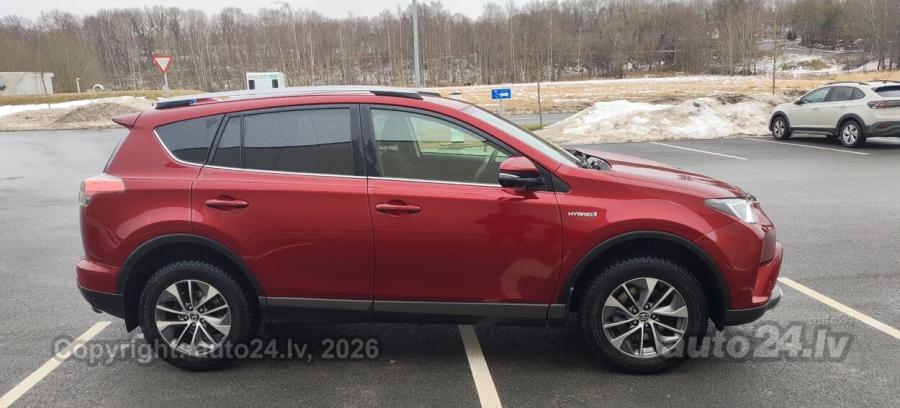 Sarkans Toyota RAV4 2018 Tallina, ar dzinēja tilpumu 2.50 L un nobraukumu 74 tūkst. km par 19800 €, foto 4 vietnē AUTOMOTO.COM.LV