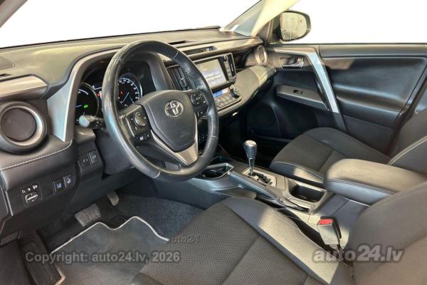 Red Toyota RAV4 2019 in Parnu, with an engine capacity of 2.50 L and mileage of 167 thousand km for 17990 €, photo 11 on AUTOMOTO.COM.LV