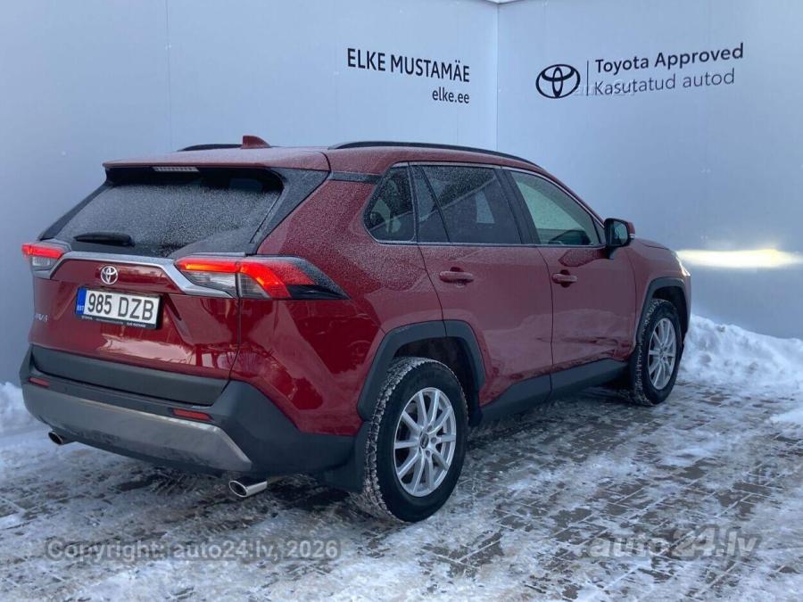 Red Toyota RAV4 2019 in Tallinn, with an engine capacity of 1.99 L and mileage of 49 thousand km for 24495 €, photo 2 on AUTOMOTO.COM.LV