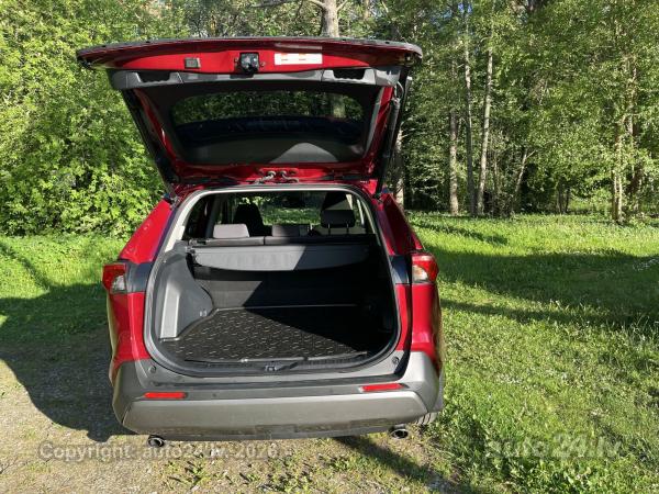 Red Toyota RAV4 2019 in Tallinn, with an engine capacity of 2.50 L and mileage of 100 thousand km for 27900 €, photo 5 on AUTOMOTO.COM.LV
