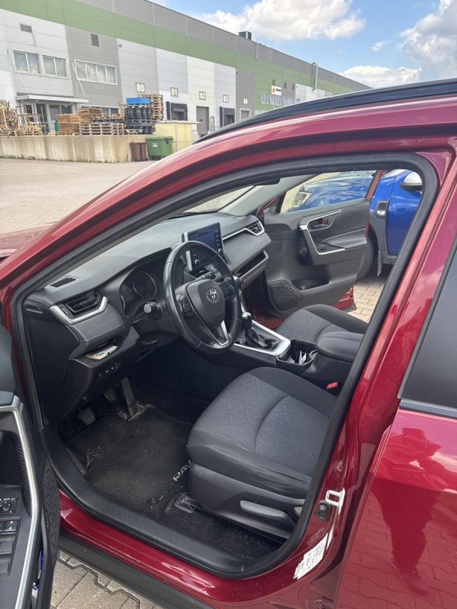 Sarkans Toyota RAV4 2019 Tallina, ar dzinēja tilpumu 0.00 L un nobraukumu 71 tūkst. km par 17500 €, foto 9 vietnē AUTOMOTO.COM.LV