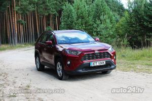 Sarkans Toyota RAV4 2019 Tallina, ar dzinēja tilpumu 2.00 L un nobraukumu 76 tūkst. km par 20900 €, foto  vietnē AUTOMOTO.COM.LV