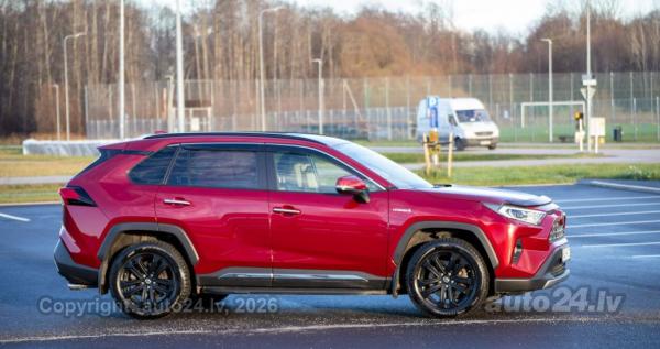 Red Toyota RAV4 2021 in Tallinn, with an engine capacity of 2.50 L and mileage of 91 thousand km for 33500 €, photo 5 on AUTOMOTO.COM.LV