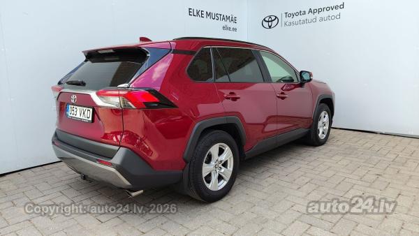 Red Toyota RAV4 2021 in Tallinn, with an engine capacity of 1.99 L and mileage of 120 thousand km for 22995 €, photo 2 on AUTOMOTO.COM.LV