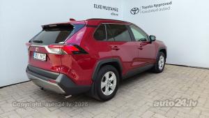Red Toyota RAV4 2021 in Tallinn, with an engine capacity of 1.99 L and mileage of 120 thousand km for 22995 €, photo 3 on AUTOMOTO.COM.LV