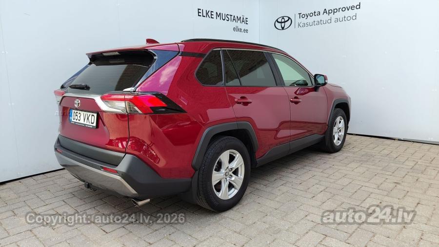 Red Toyota RAV4 2021 in Tallinn, with an engine capacity of 1.99 L and mileage of 120 thousand km for 22995 €, photo 3 on AUTOMOTO.COM.LV