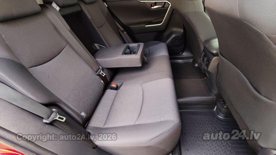 Red Toyota RAV4 2021 in Tallinn, with an engine capacity of 1.99 L and mileage of 120 thousand km for 22995 €, photo 8 on AUTOMOTO.COM.LV