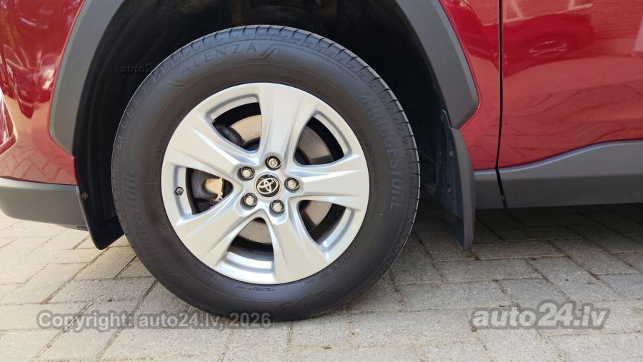 Red Toyota RAV4 2021 in Tallinn, with an engine capacity of 1.99 L and mileage of 120 thousand km for 22995 €, photo 16 on AUTOMOTO.COM.LV