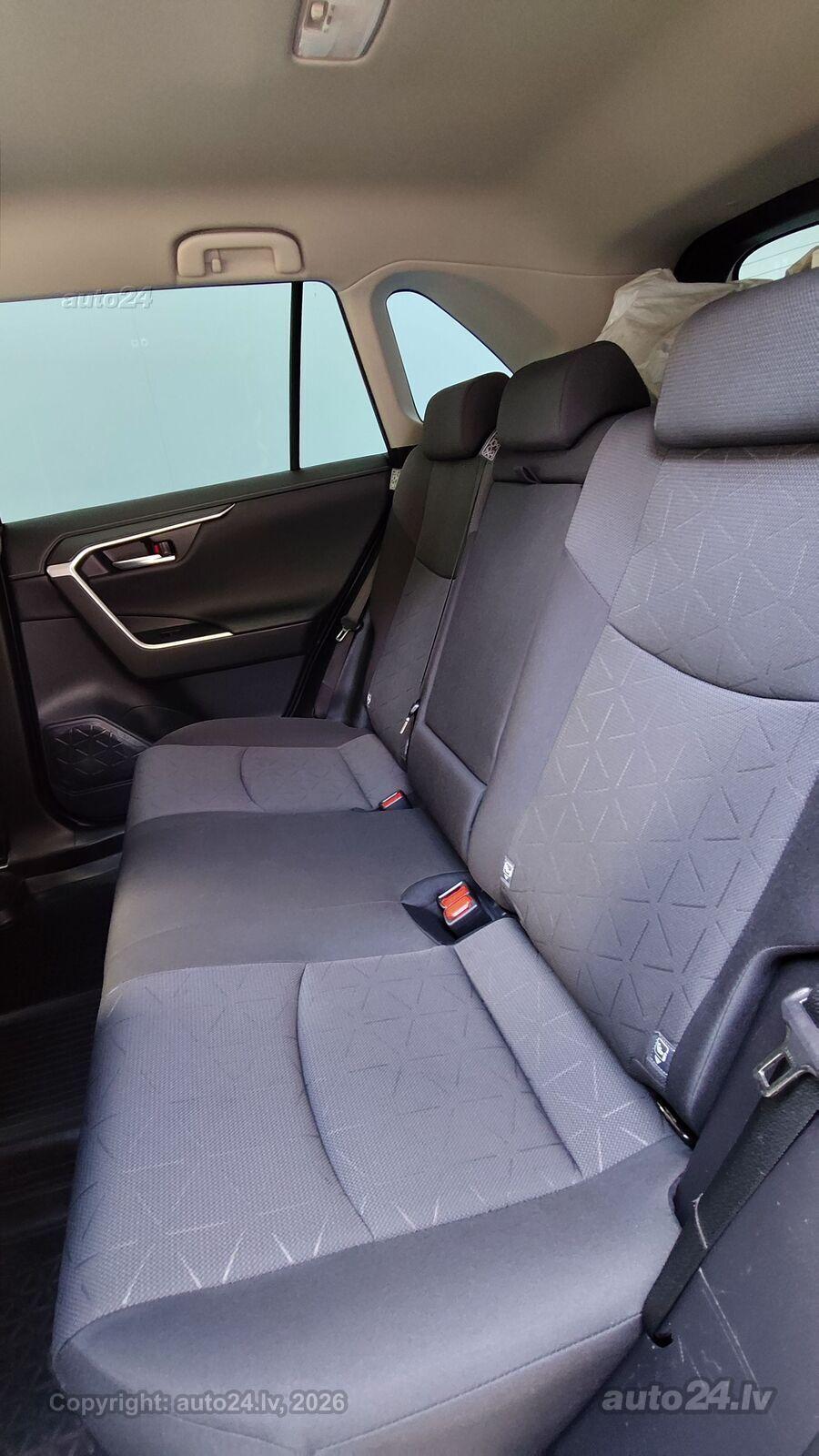 Red Toyota RAV4 2021 in Tallinn, with an engine capacity of 1.99 L and mileage of 120 thousand km for 22995 €, photo 18 on AUTOMOTO.COM.LV
