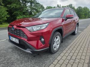 Красный Тойота РАВ 4 2021 в Таллин, объемом двигателя 2.50 л и пробегом 73 тыс. км за 28500 €, фото  на AUTOMOTO.COM.LV
