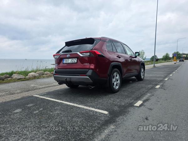 Red Toyota RAV4 2021 in Tallinn, with an engine capacity of 2.50 L and mileage of 73 thousand km for 28500 €, photo 3 on AUTOMOTO.COM.LV