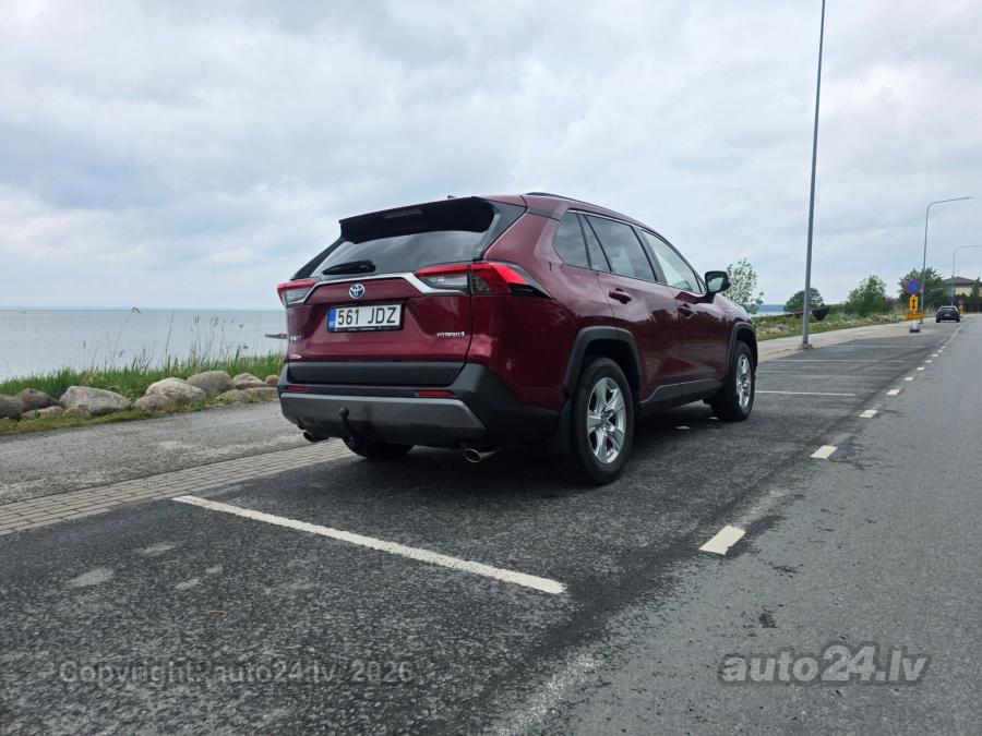 Red Toyota RAV4 2021 in Tallinn, with an engine capacity of 2.50 L and mileage of 73 thousand km for 28500 €, photo 4 on AUTOMOTO.COM.LV