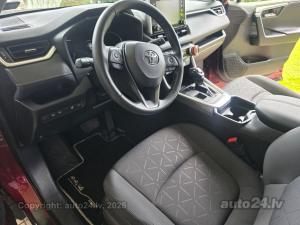 Red Toyota RAV4 2021 in Tallinn, with an engine capacity of 2.50 L and mileage of 73 thousand km for 28500 €, photo 7 on AUTOMOTO.COM.LV