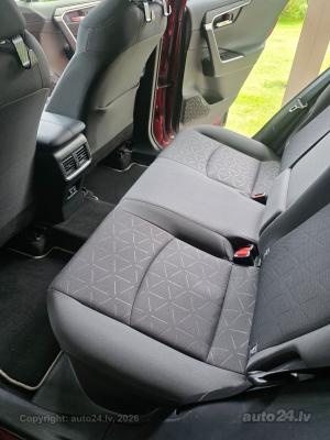 Red Toyota RAV4 2021 in Tallinn, with an engine capacity of 2.50 L and mileage of 73 thousand km for 28500 €, photo 8 on AUTOMOTO.COM.LV
