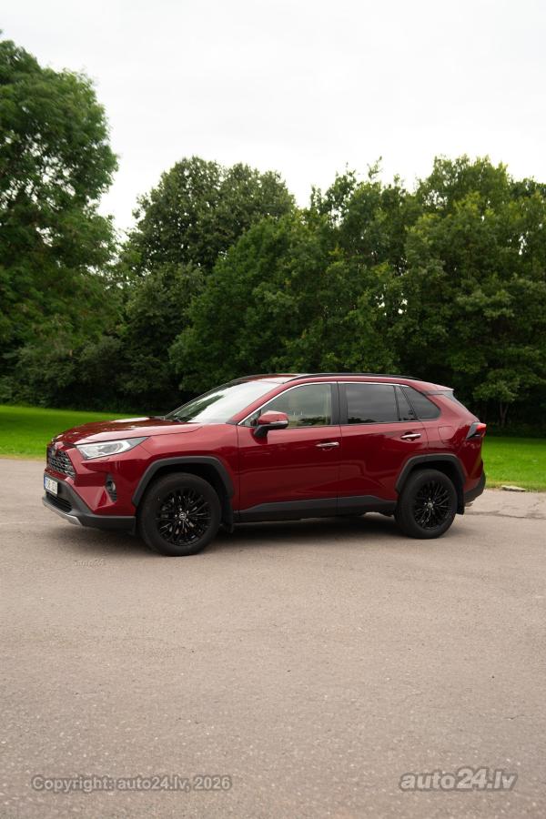 Sarkans Toyota RAV4 2021 Tallina, ar dzinēja tilpumu 2.50 L un nobraukumu 72 tūkst. km par 31900 €, foto 2 vietnē AUTOMOTO.COM.LV