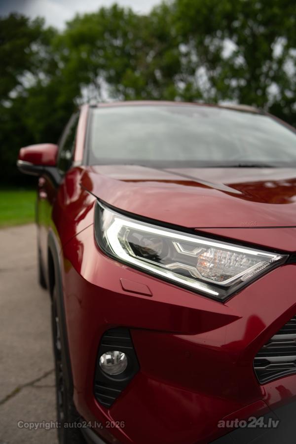 Sarkans Toyota RAV4 2021 Tallina, ar dzinēja tilpumu 2.50 L un nobraukumu 72 tūkst. km par 31900 €, foto 4 vietnē AUTOMOTO.COM.LV
