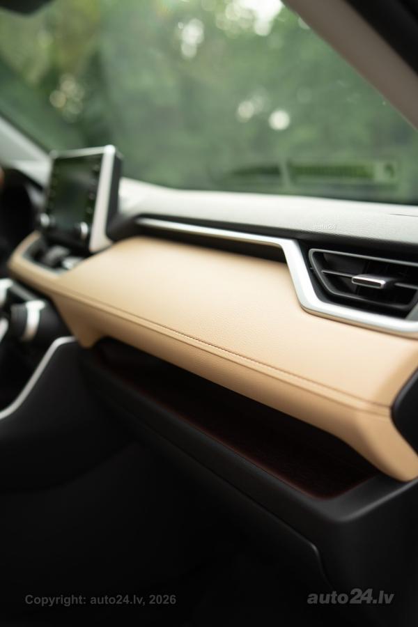 Sarkans Toyota RAV4 2021 Tallina, ar dzinēja tilpumu 2.50 L un nobraukumu 72 tūkst. km par 31900 €, foto 8 vietnē AUTOMOTO.COM.LV
