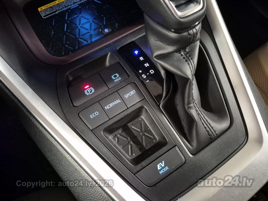 Sarkans Toyota RAV4 2021 Tallina, ar dzinēja tilpumu 2.50 L un nobraukumu 73 tūkst. km par 31490 €, foto 18 vietnē AUTOMOTO.COM.LV