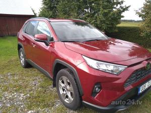 Sarkans Toyota RAV4 2022 Tallina, ar dzinēja tilpumu 2.00 L un nobraukumu 40 tūkst. km par 24000 €, foto  vietnē AUTOMOTO.COM.LV