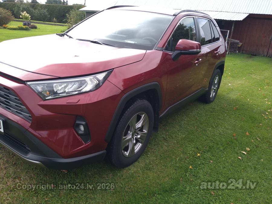 Sarkans Toyota RAV4 2022 Tallina, ar dzinēja tilpumu 2.00 L un nobraukumu 40 tūkst. km par 24000 €, foto 3 vietnē AUTOMOTO.COM.LV